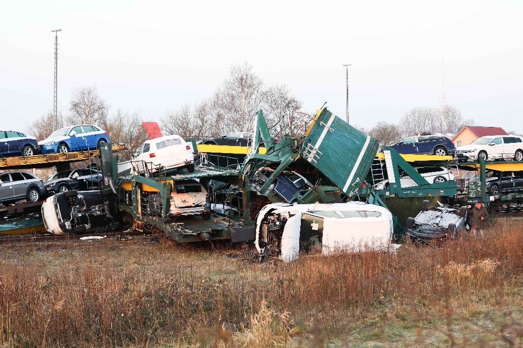 20 Neuwagen nach Güterzug-Unfall in Cuxhaven schrottreif | Tages-Anzeiger