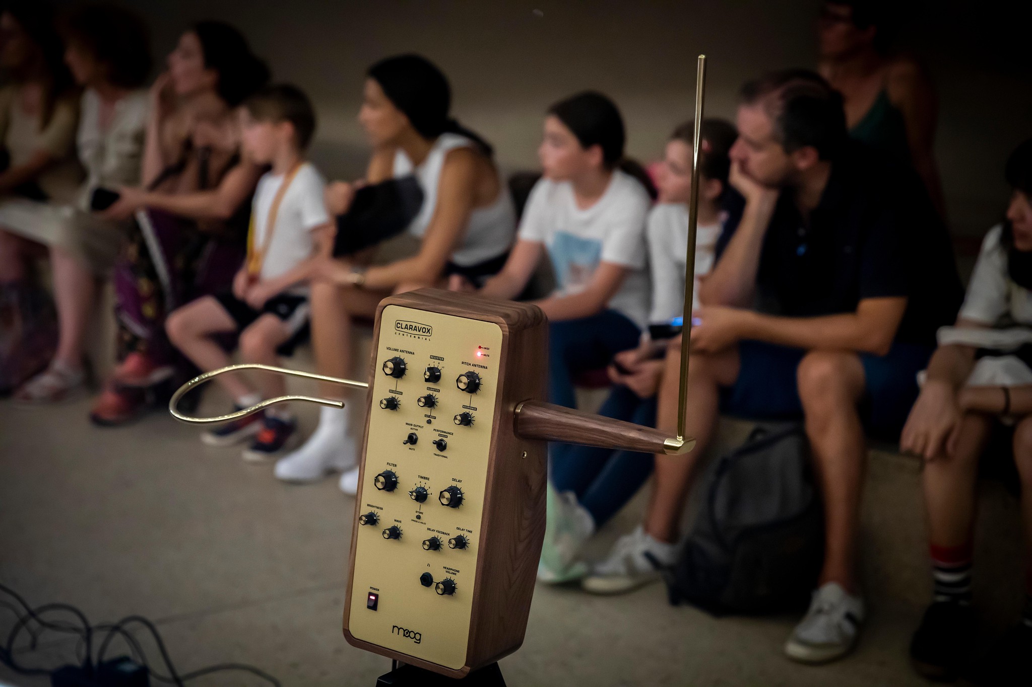 Fête de la musique: On s’essaie au thérémine, cet instrument de science ...