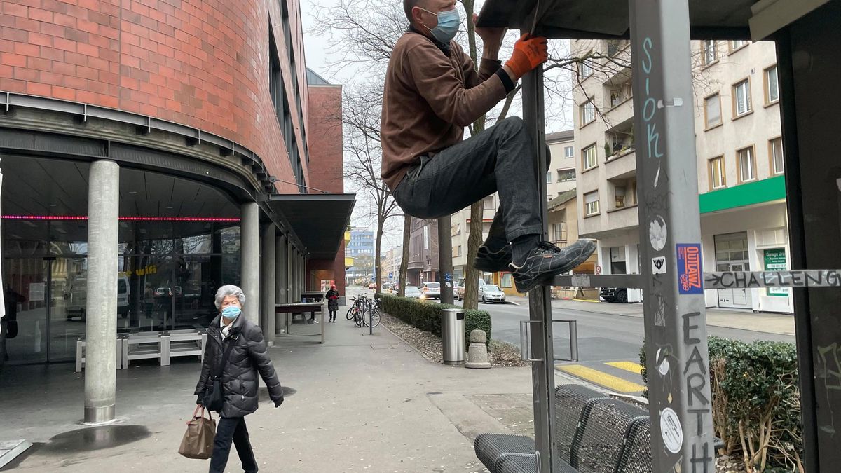 Bienne: L’artiste Eric Hattan a démonté sa cabine mythique - Le Matin
