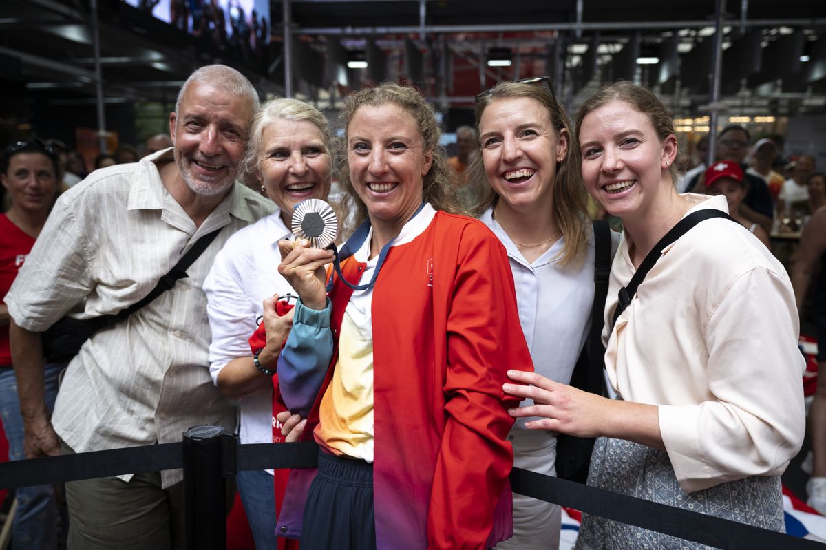 Olympia 2024: Julie Derron gewinnt im Triathlon die Silbermedaille ...