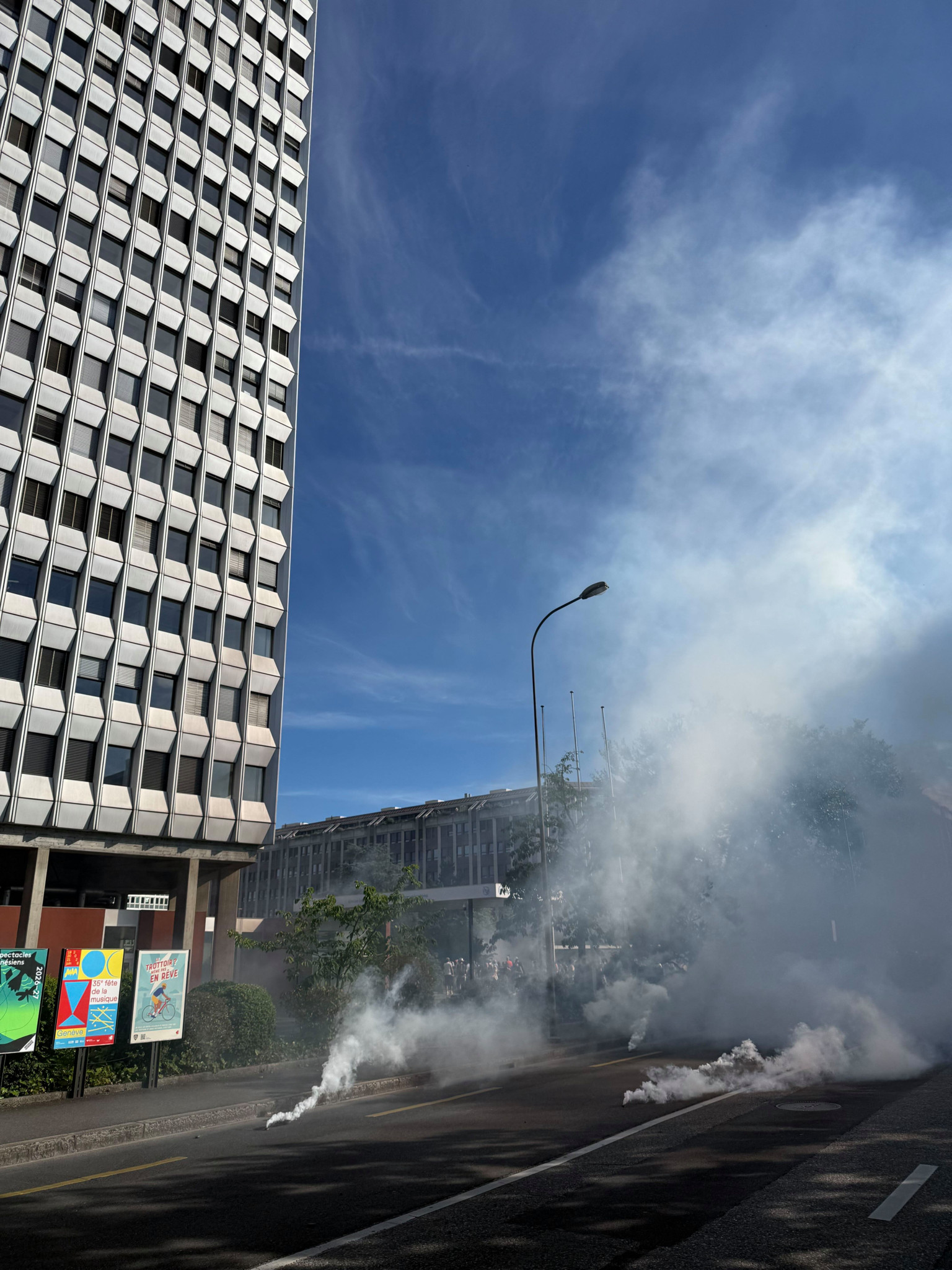DIRECT. G7: 600 casseurs dont des black blocs ont infiltré le cortège