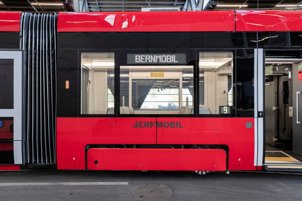 Auf Testfahrt: Die neuen Berner Trams haben weniger Sitzplätze | Berner ...