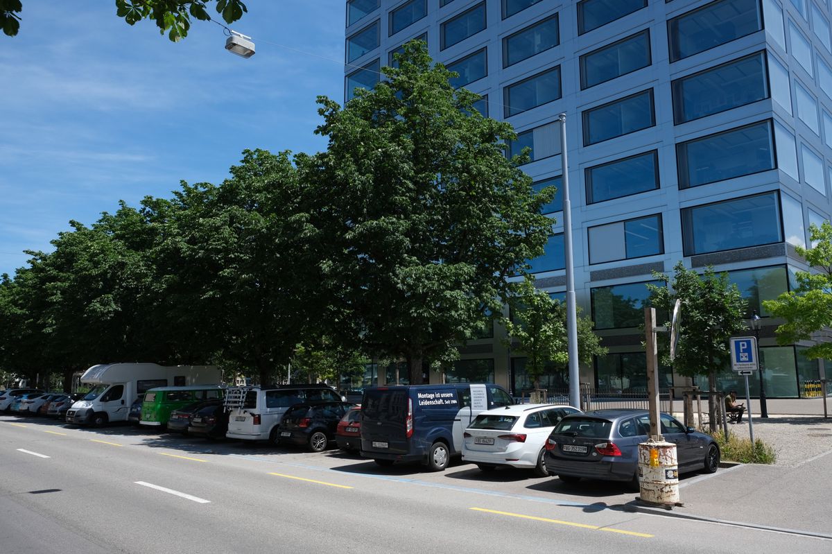 Parkplatzmangel beim UKBB: Blaue Zone soll umgeändert werden | Basler ...
