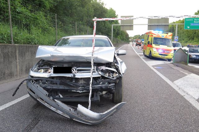Zwei Leichtverletzte bei Auffahrunfall | Basler Zeitung
