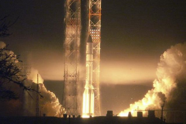 Espace: Enorme nuage de débris après l'explosion d'une fusée russe - Le ...