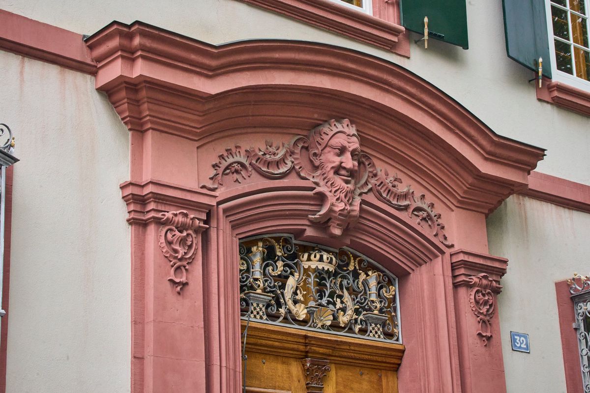 In diesem Palais wohnten Samuel Burckhardt und Peter Ochs