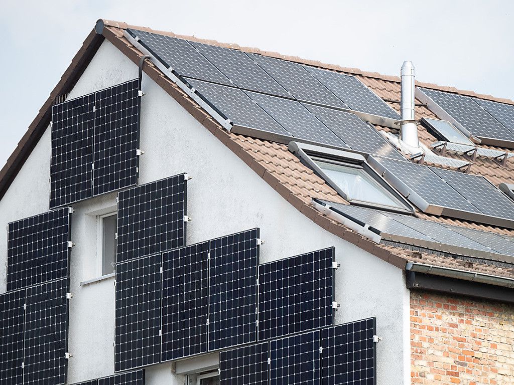 Berner Solarinitiative: Kommission will Parkplätze mit Solarpanels überdachen | Der Bund