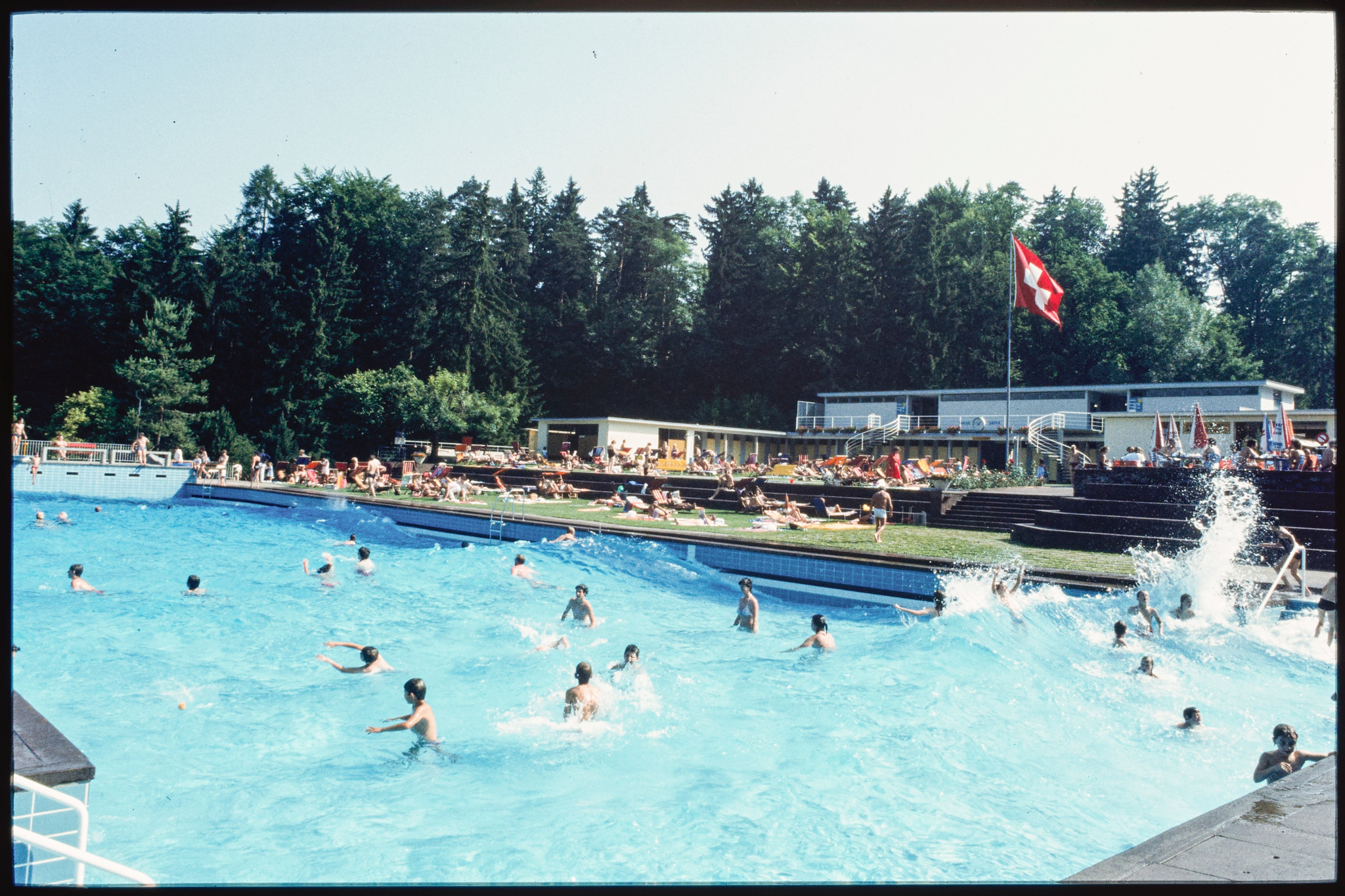 Wellenbad in Zürich: Was in der Dolder-Badi am Zürichberg alles neu ...