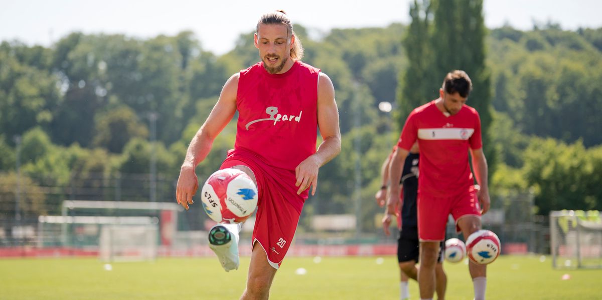 Smallgirltori video has a nice tidy apartment in the