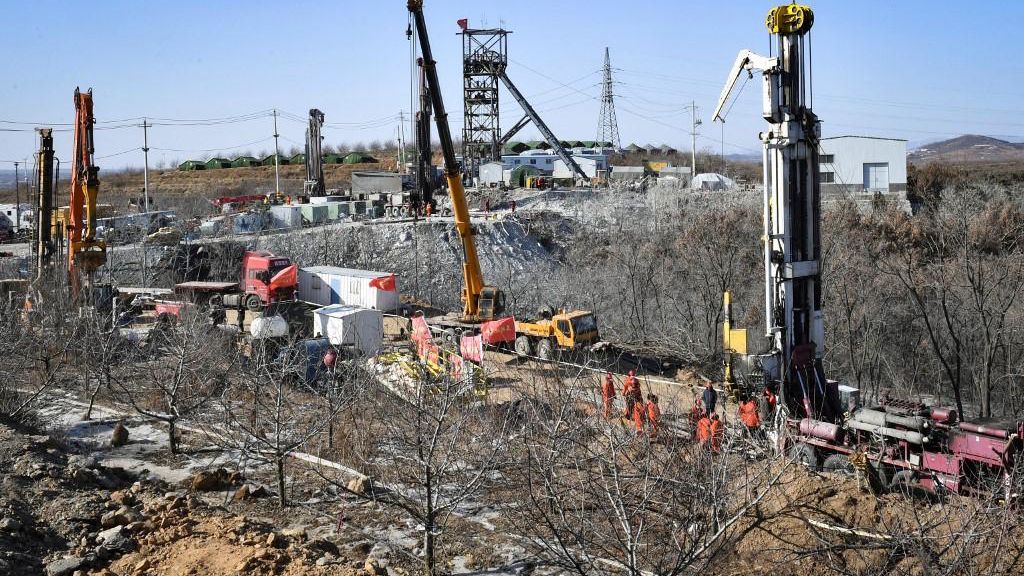 18 miners trapped underground in China