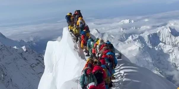 Wieder Stau in der Todeszone des Mount Everest | Der Bund