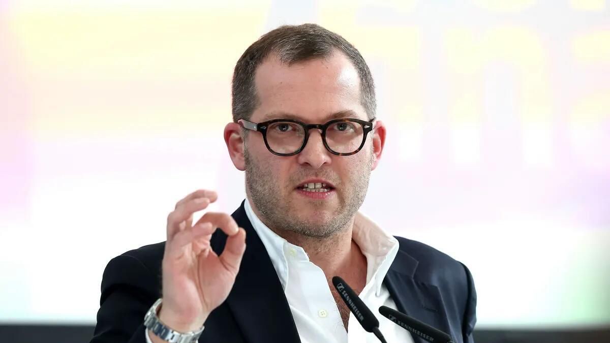 ICE-Zugfahrt: Früherer «Bild»-Chef Julian Reichelt (42) fährt ohne ...