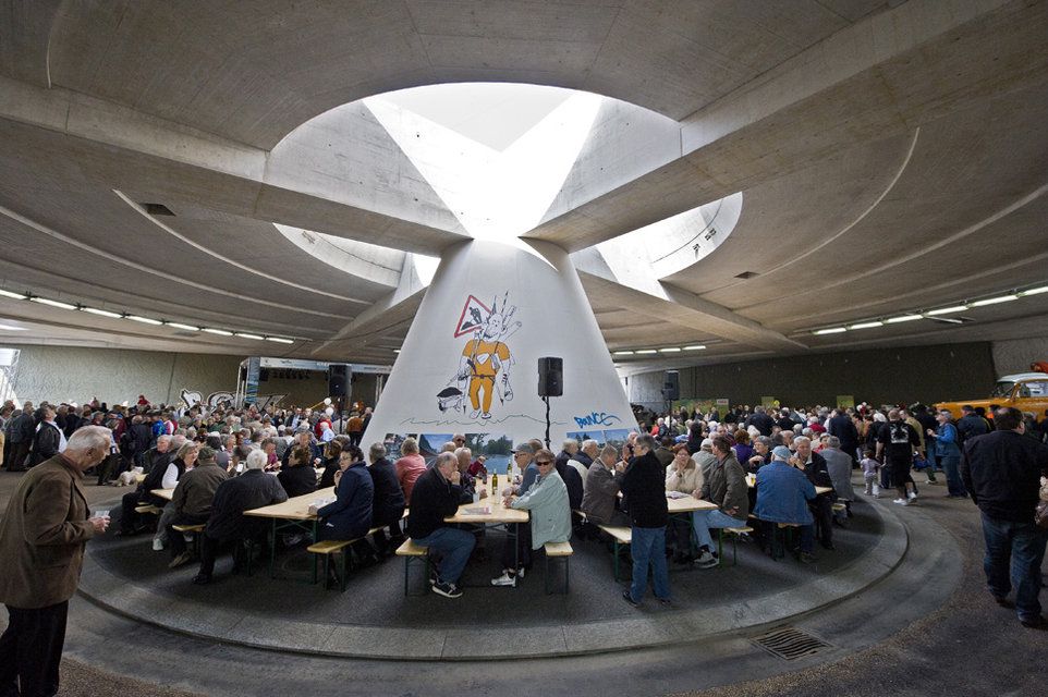 Tausende wohnen der Kreisel-Eröffnung bei | Der Bund