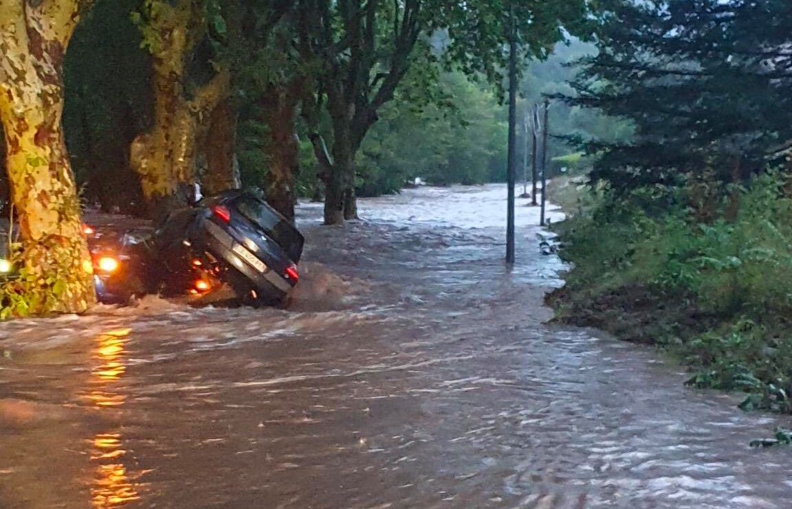 Severe Flooding in France: Houses and Cars Swept Away by Floods – Archyde