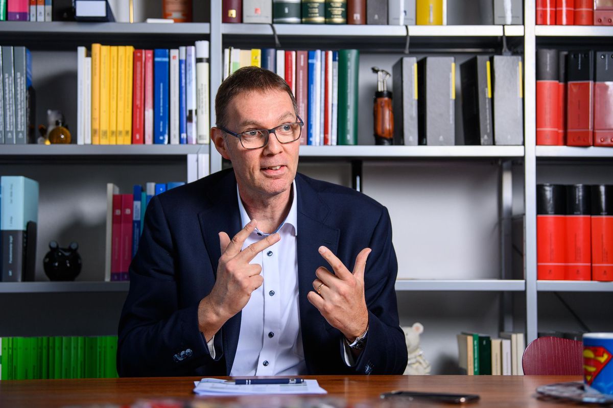 Peter V. Kunz, Dekan der juristischen Fakultät – «Bei der Unileitung ...