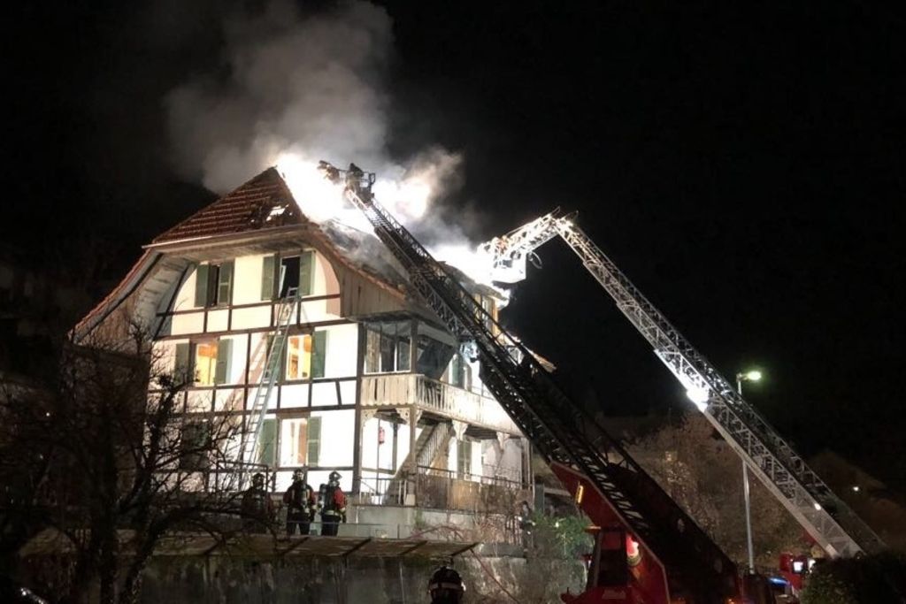 Frau und Kind aus brennendem Haus gerettet | Berner Zeitung