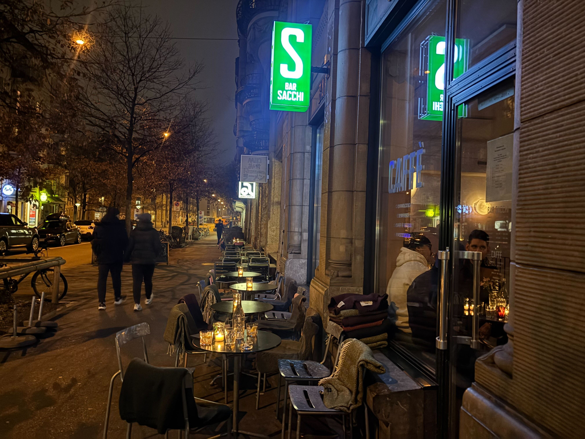 Zürich: Kaulitz erwähnt Frank Ocean Drink der Bar Sacchi