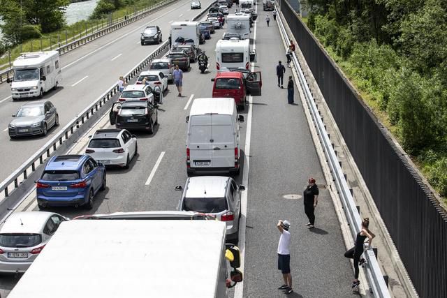 Suisse – Les routes ont toujours plus le goût de bouchon | 24 heures