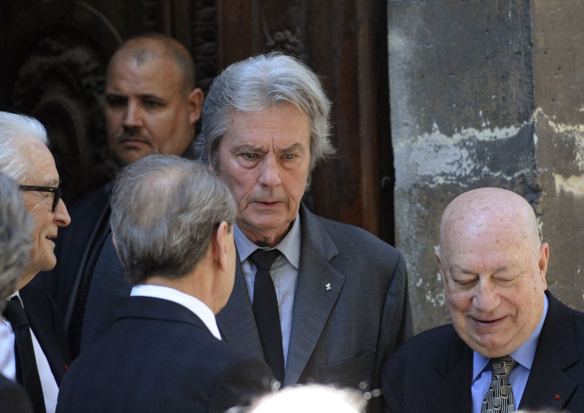 Justice genevoise: Alain Delon accusé d’avoir roulé avec de fausses ...