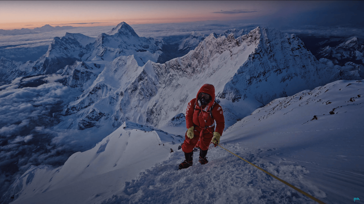Inoxtag: Son film sur l’Everest gravit des sommets de paradoxes | 24 heures