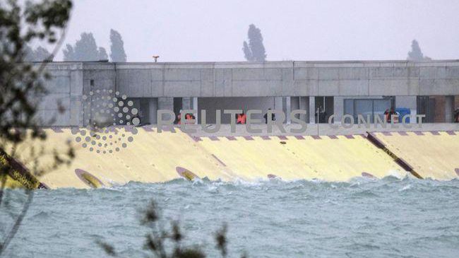 Klappen-Bollwerk «Mose»: Venedig aktiviert Flutschutz-System gegen ...