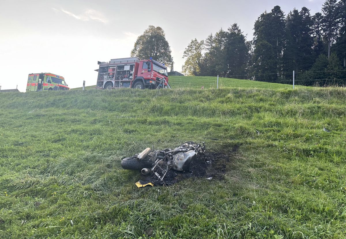 Zwei junge Motorradfahrer sterben bei schwerem Unfall in Gais AR | Tages-Anzeiger