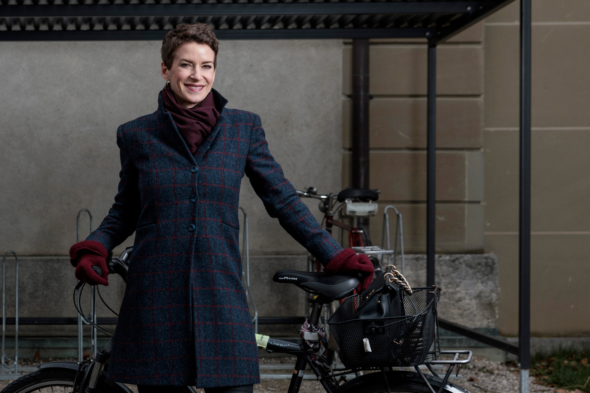 Politik Bern: Sibyl Eigenmann (Mitte) will Image von Velofahrern ...