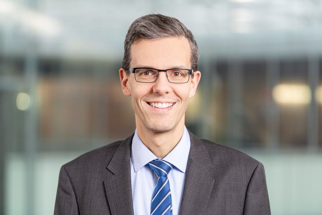 Smart Valor: Krypto-Queen Olga Feldmeier nimmt Firma von Börse | Basler ...