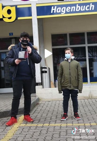 Als Steve Merson folgen ihm Tausende