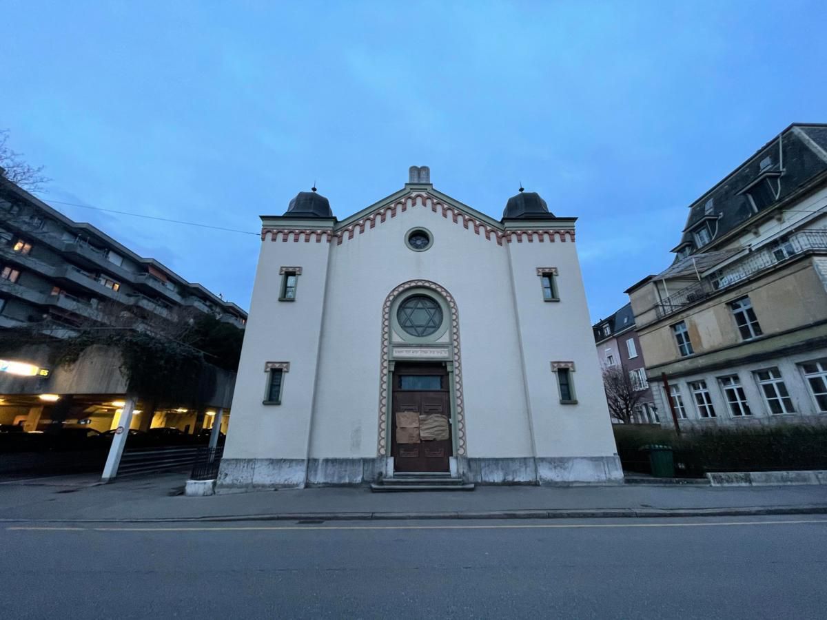 Bienne: «Sieg Heil» et «Juden Pack» sur la porte de la synagogue - Le Matin