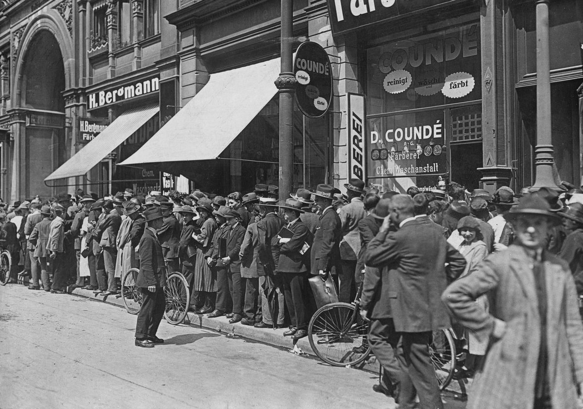 Hyperinflation in Deutschland: Ein Brot – eineinhalb Milliarden Mark ...