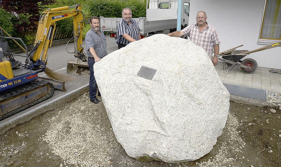 General Oesch wurde mit Gedenkstein geehrt | Berner Zeitung