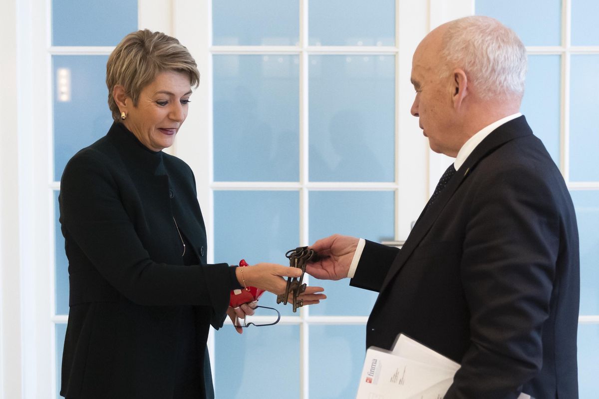 Schwieriges Erbe: Keller-Sutter will Maurers Zollgesetz umkrempeln ...