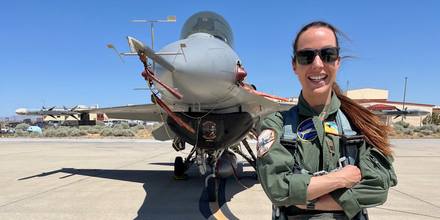 Fanny Chollet: Schweizer Kampfjetpilotin schreibt Luftfahrtgeschichte ...