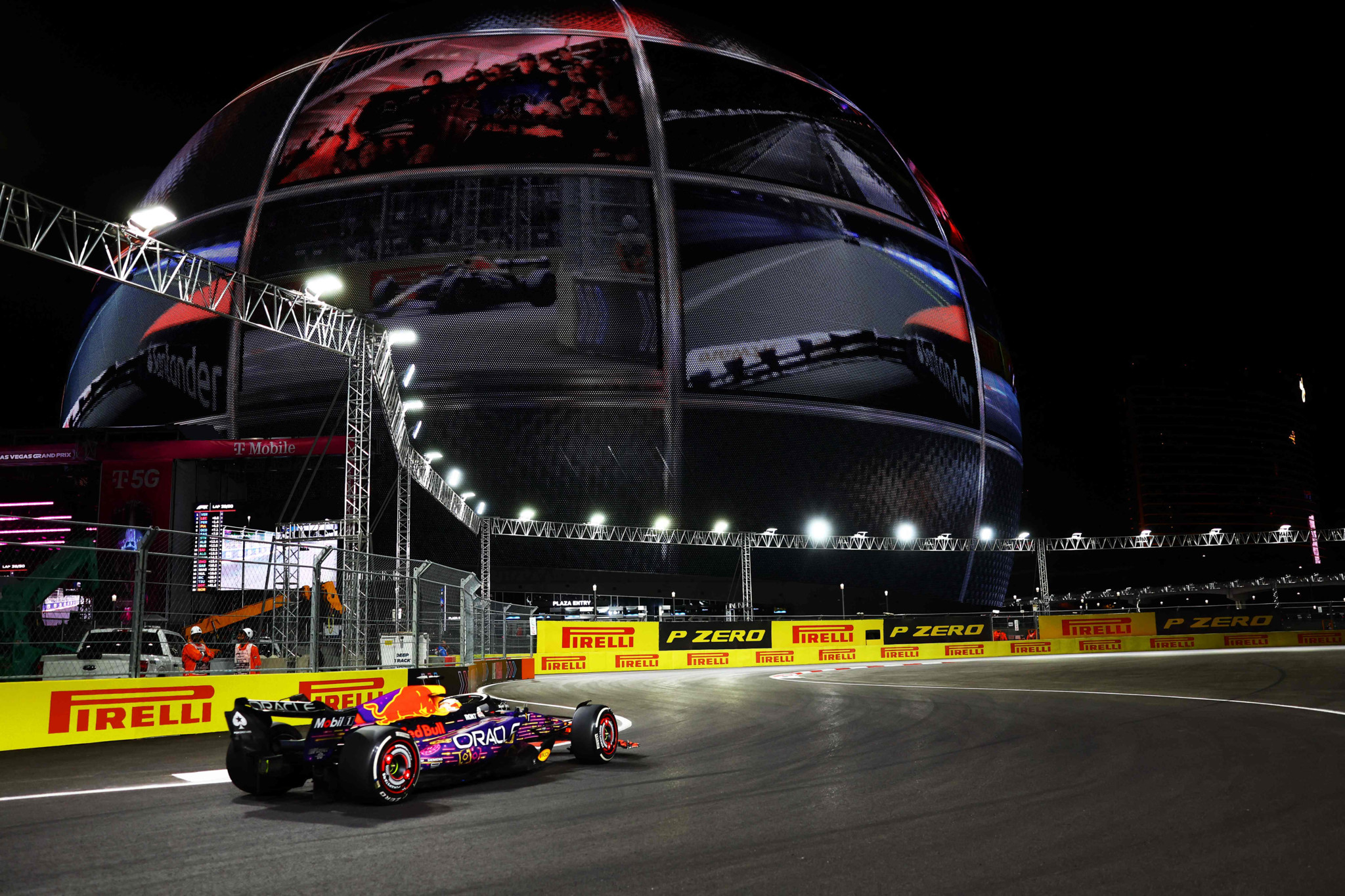 Formel-1-GP in Las Vegas: Verstappen siegt, Leclerc belohnt sich in der ...