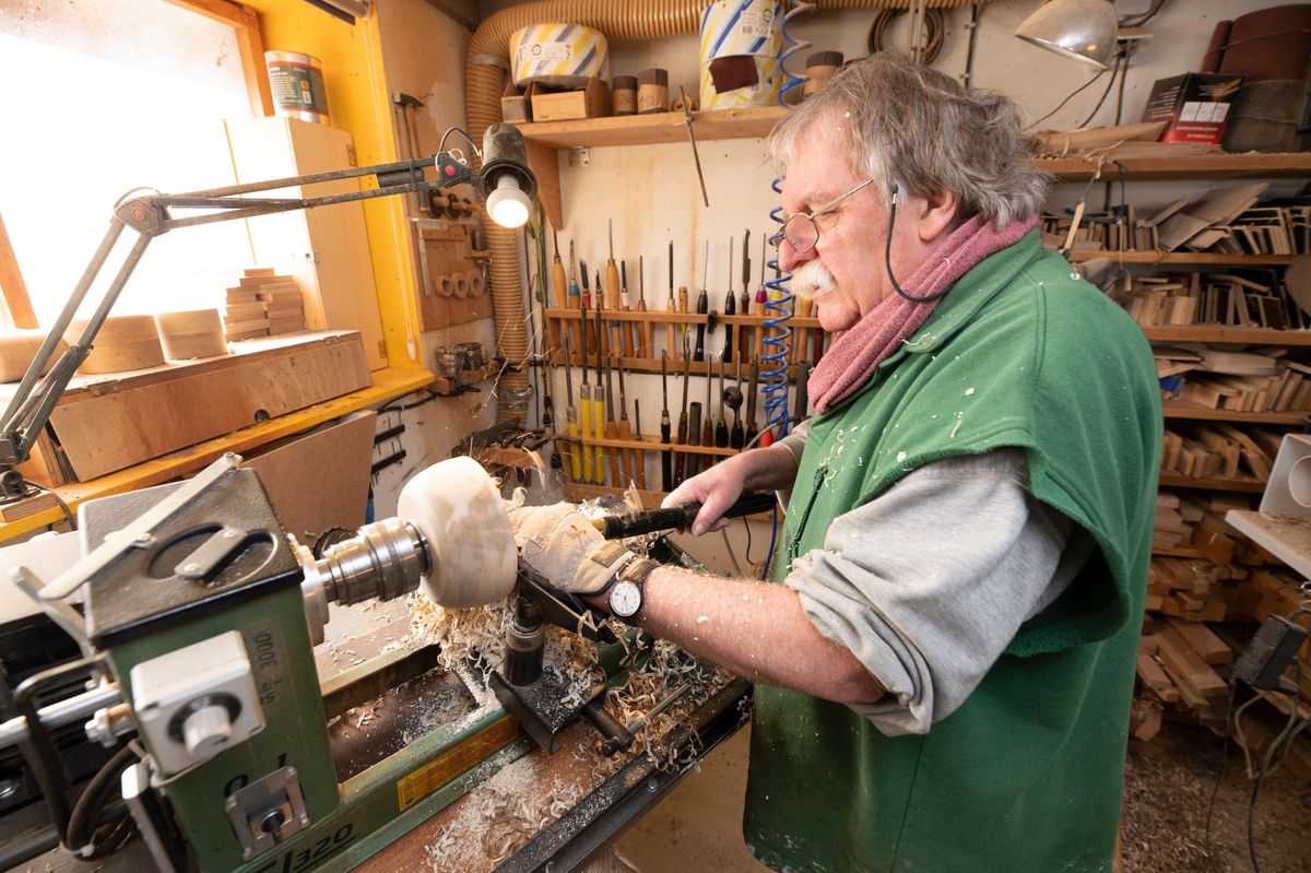 Travail du bois: Il sublime les bois promis à la cheminée | 24 heures