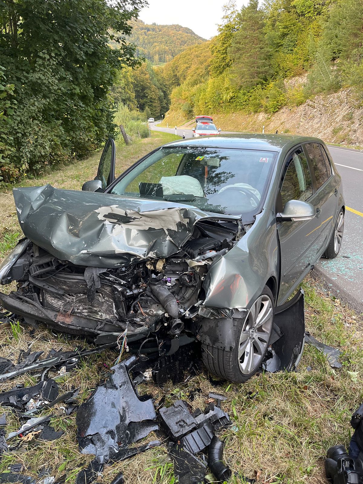 Unfall auf Unterer Hauensteinstrasse: Drei Schwerverletzte nach Frontalkollision | Basler Zeitung