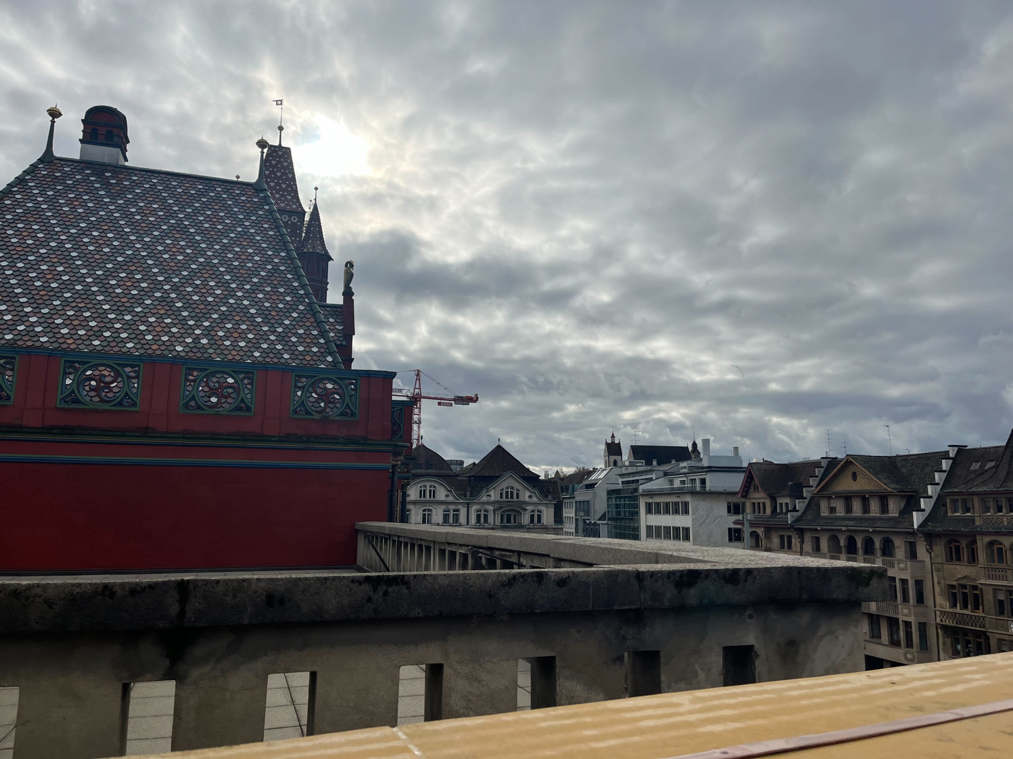 Globus Basel: Champagner und Deckenkontroverse an Eröffnung