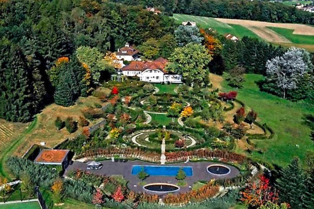 La villa Mobutu a été adjugée à un peu plus de 6 millions | Tribune de ...
