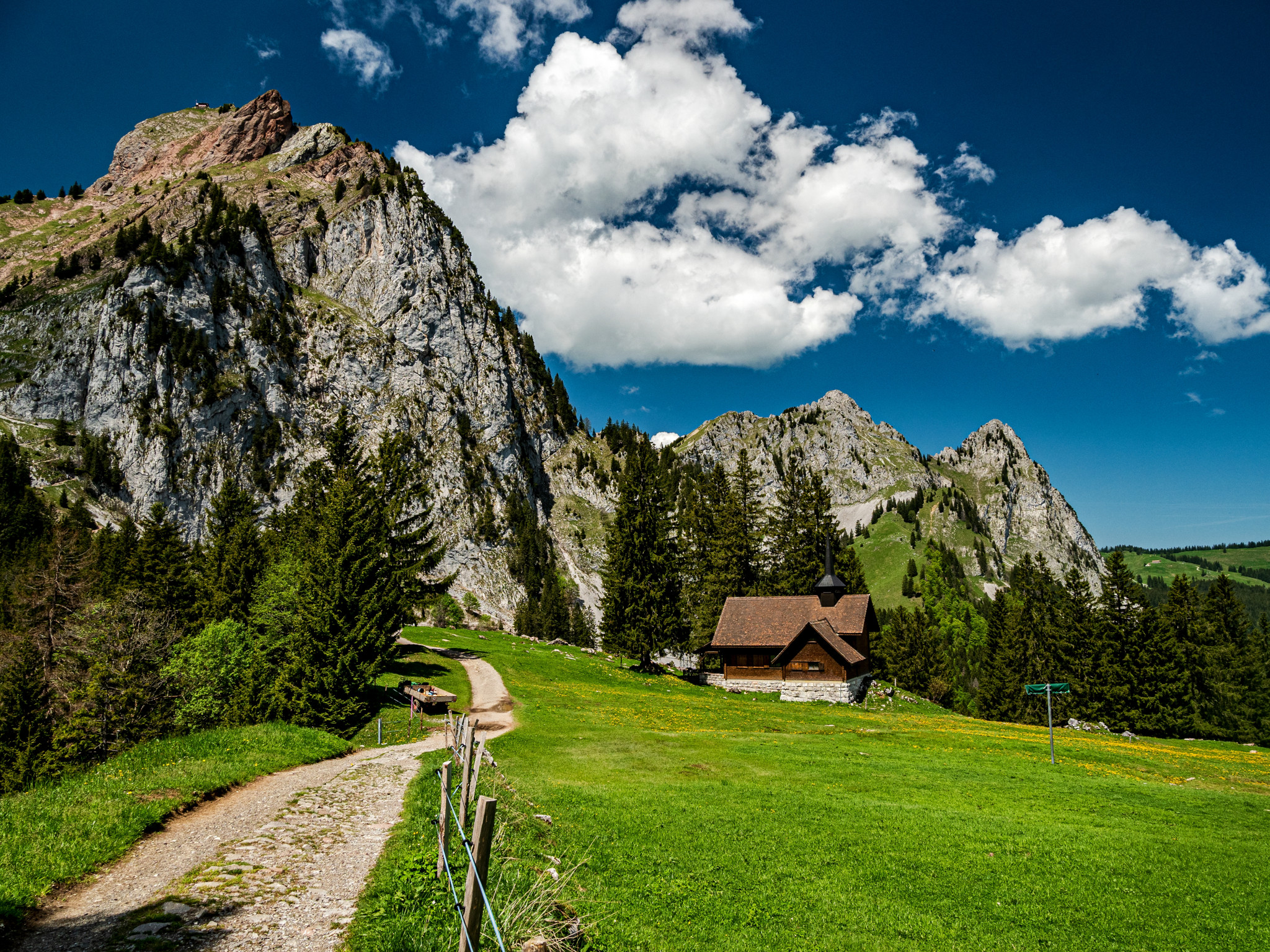 Tour entlang des Mythenmassivs: Ruhe finden im vergessenen Tal | Tages ...