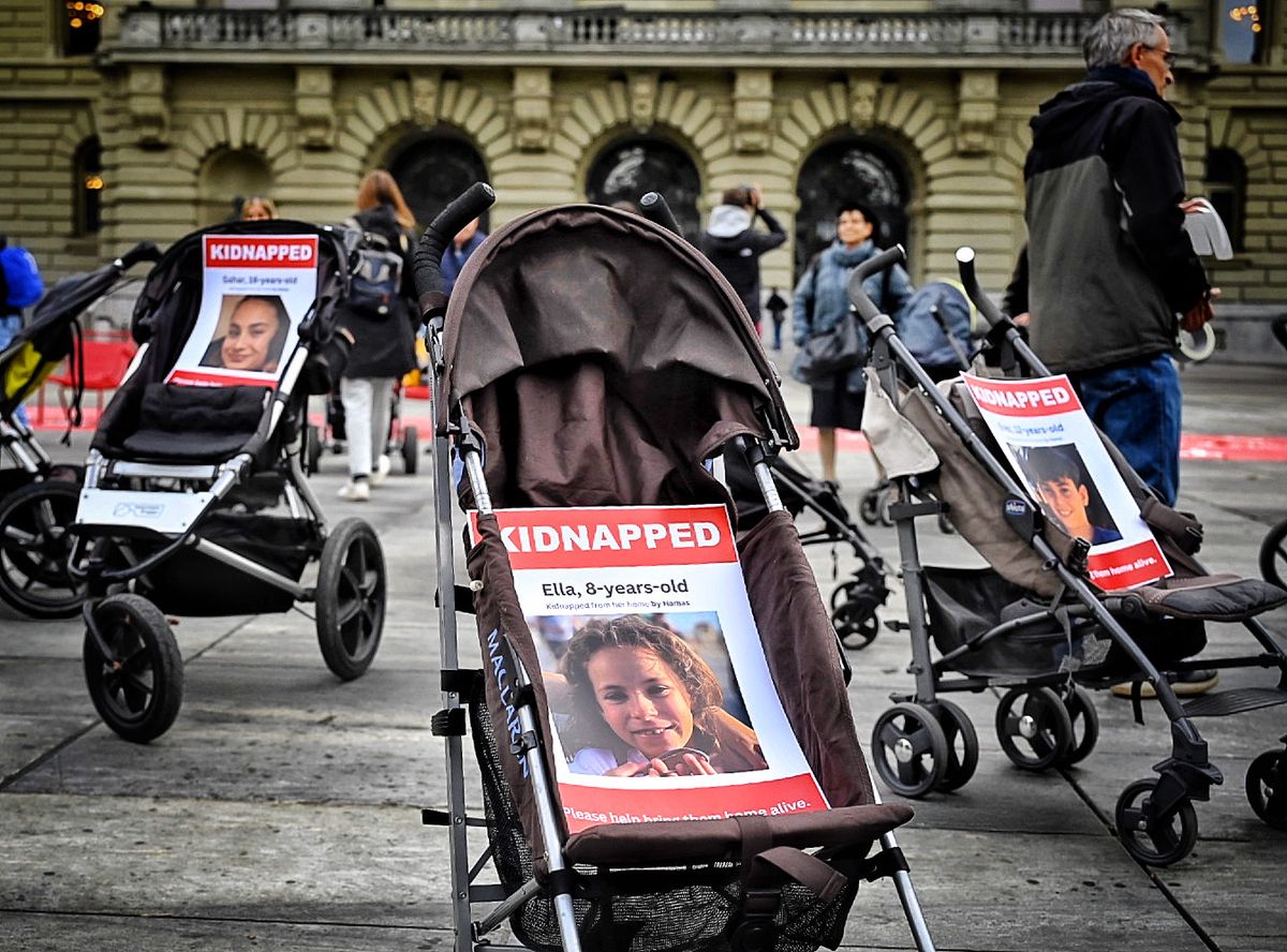 Leere Kinderwagen in Bern: Mahnwache auf dem Bundesplatz für Israels ...
