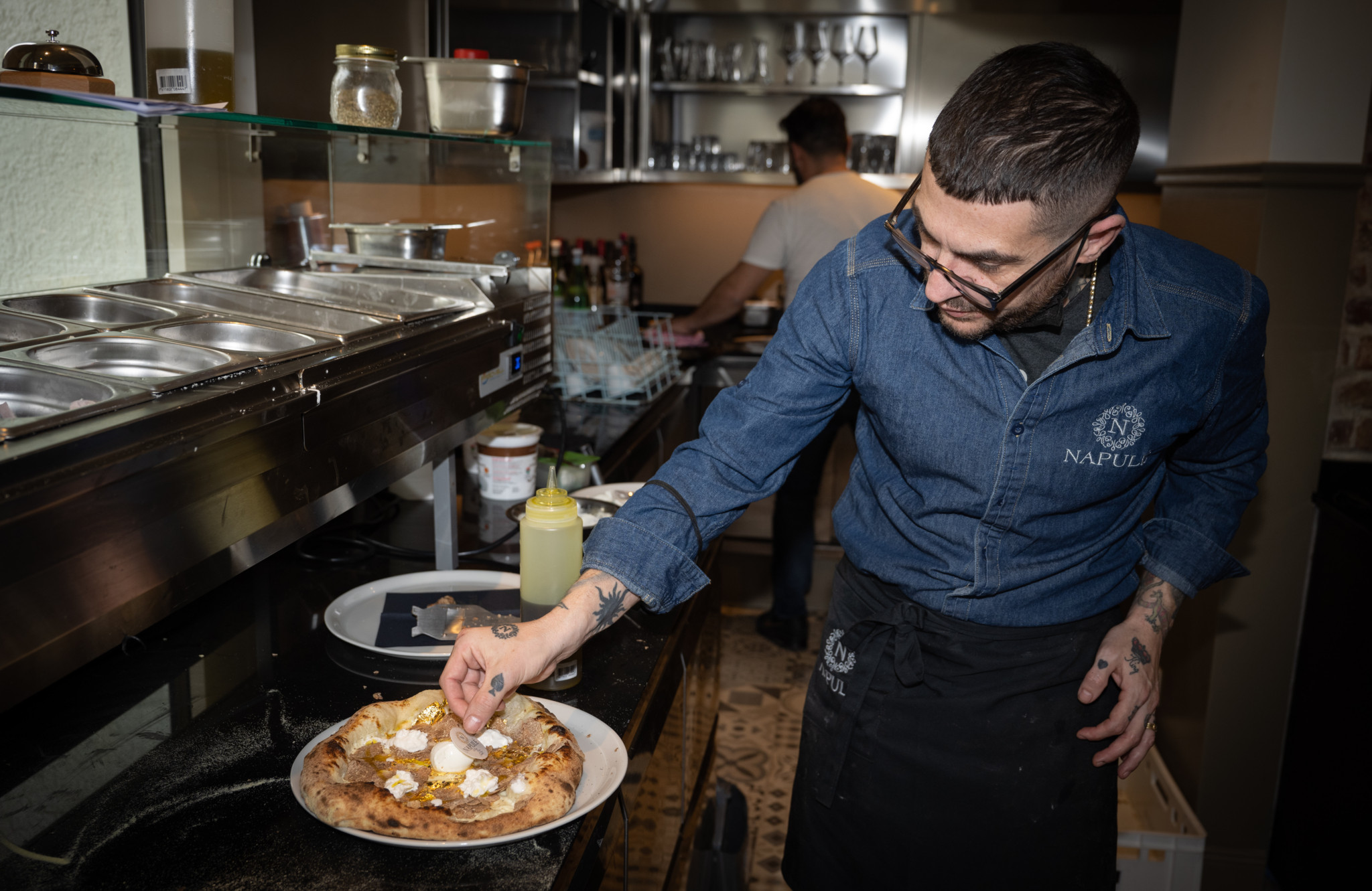 Pizzeria Napulé: Pizza-Weltmeister Raffaele Tromiro hört auf | Tages ...