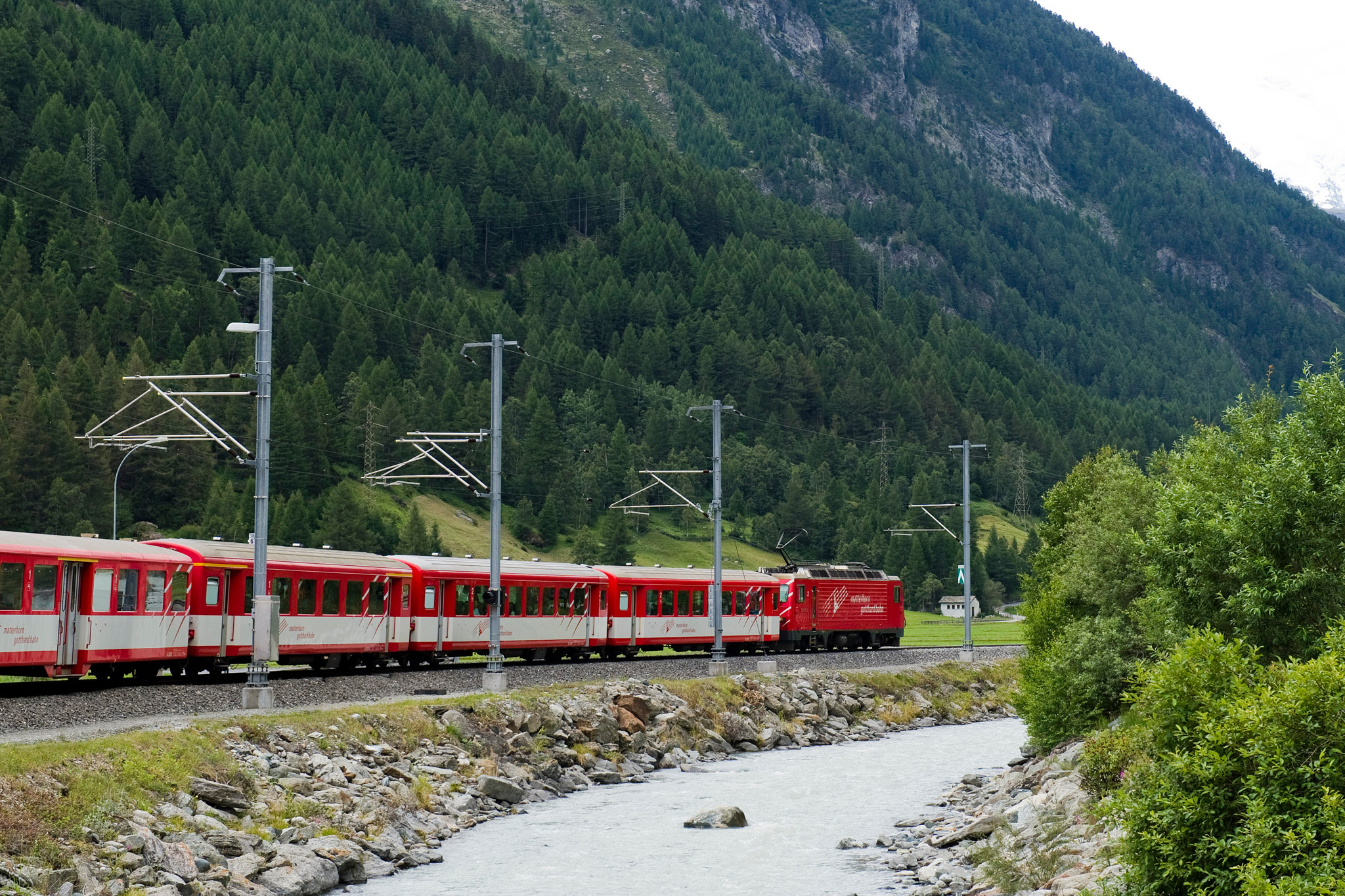 Matterhorn-Gotthard-Bahn : Schäden an Zuglinie nach Zermatt sind grösser als angenommen | Tages ...