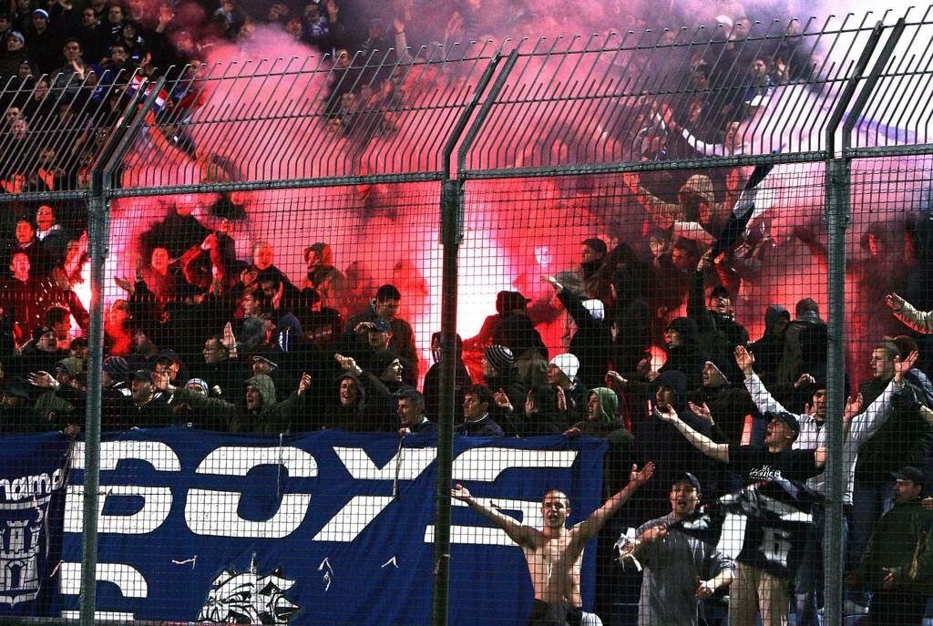 Problemfans besuchen Berner Wankdorf-Stadion