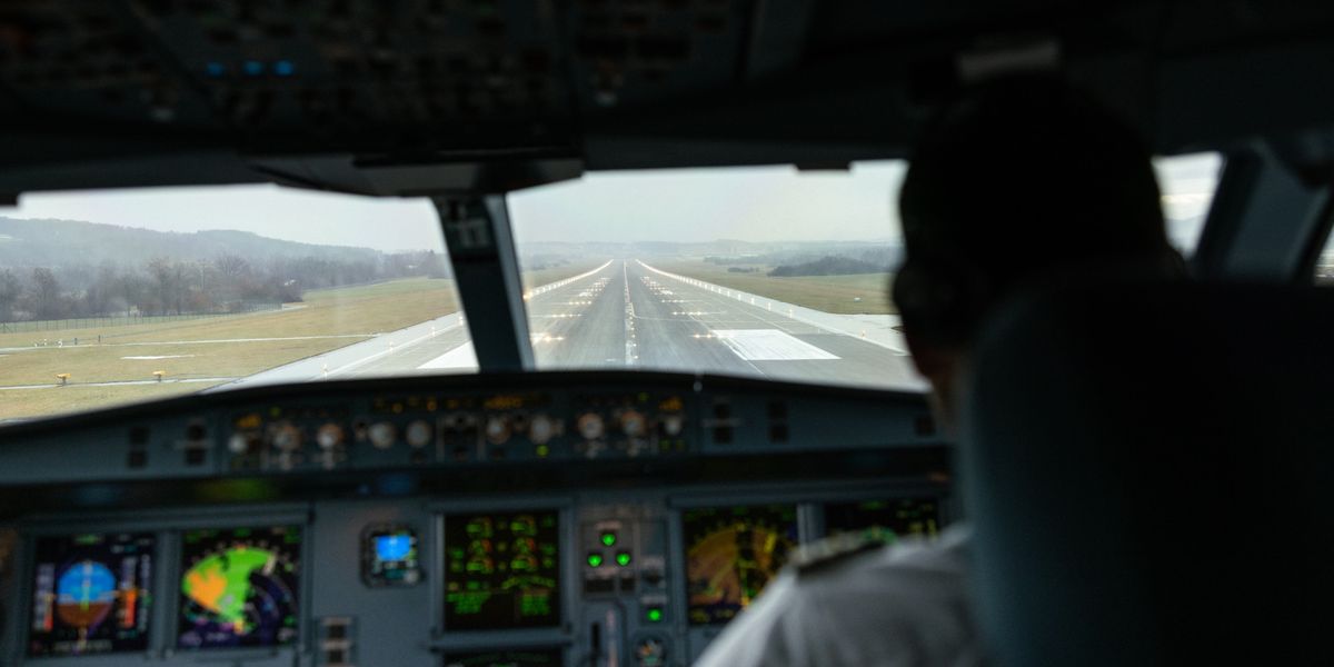 Fapello renee olstead totally shaved pubic area with some