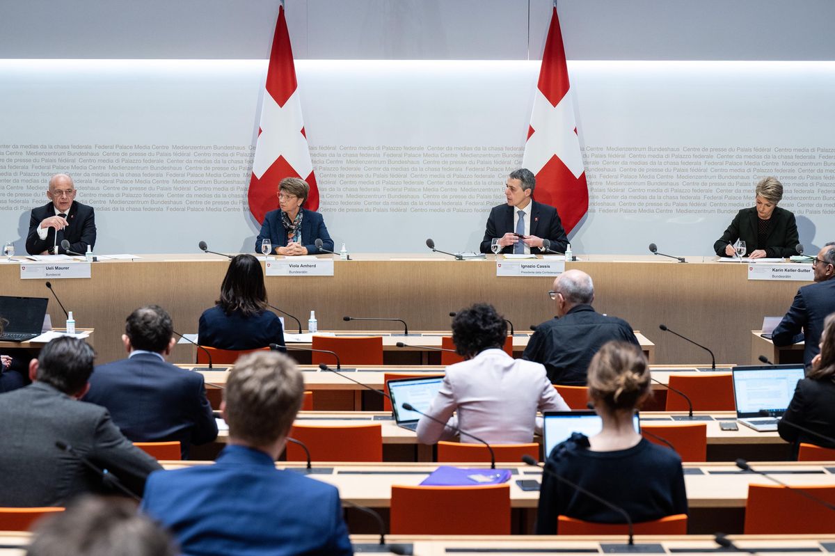 Gel des avoirs du régime Poutine – La Suisse franchit le Rubicon des ...