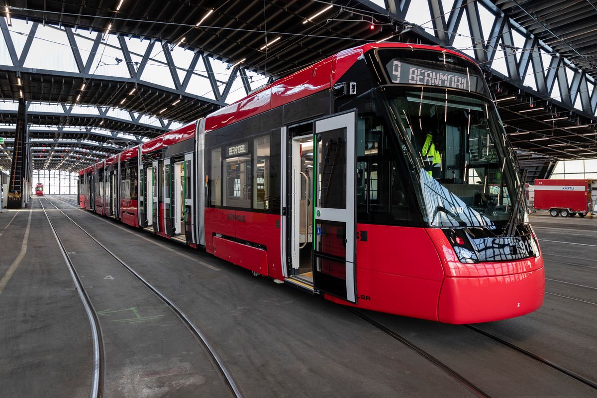 Auf Testfahrt: Die neuen Berner Trams haben weniger Sitzplätze | Der Bund