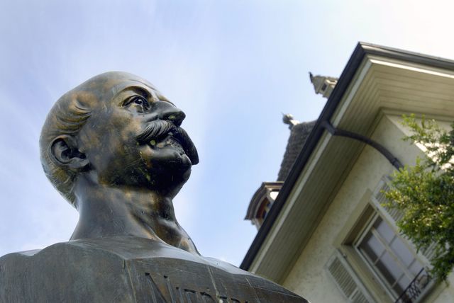 Le buste de Louis Niedermeyer finit dans une poubelle | 24 heures