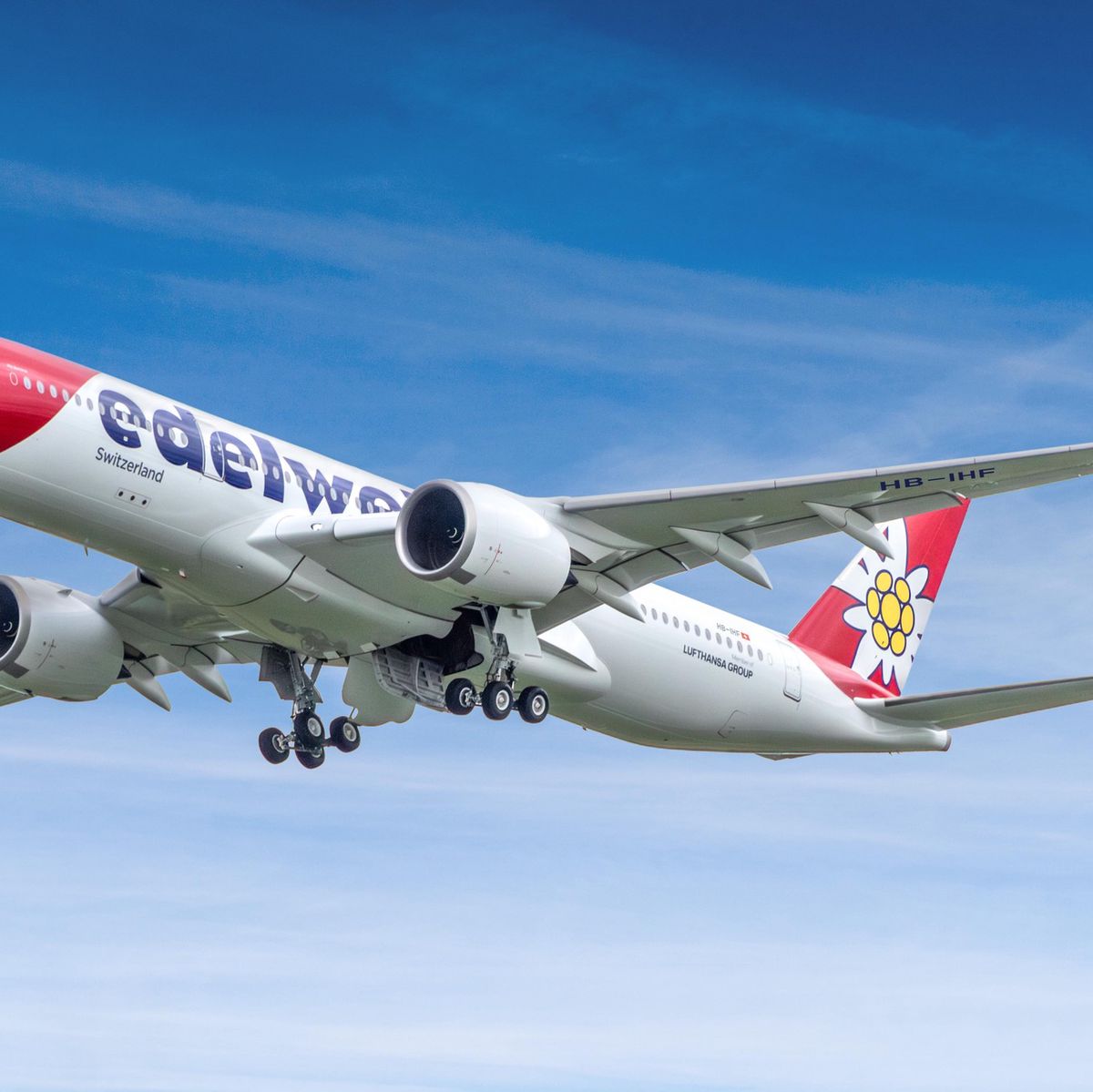 Vorfall am Flughafen Zürich: Polnische Maschine blockiert Rollfeld ...