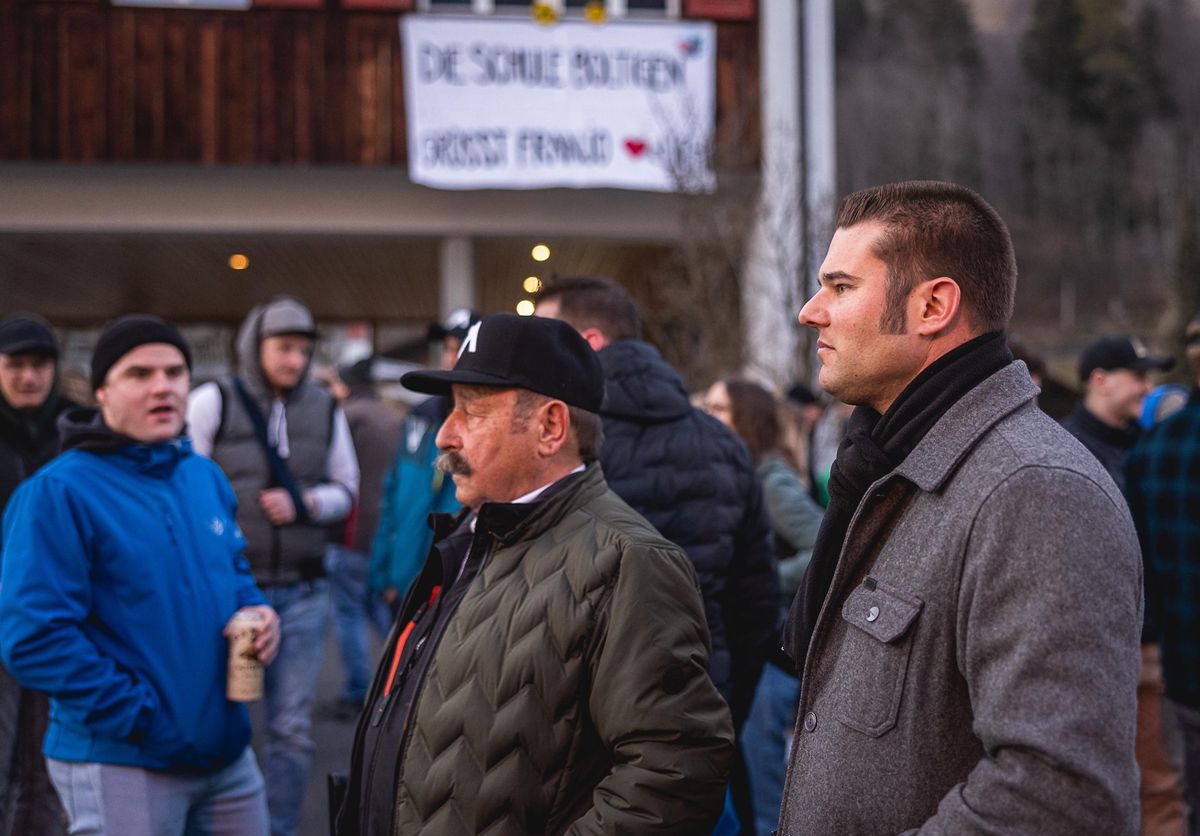 Franjo von Allmen: Fans empfangen Ski-Weltmeister in Boltigen | Berner ...